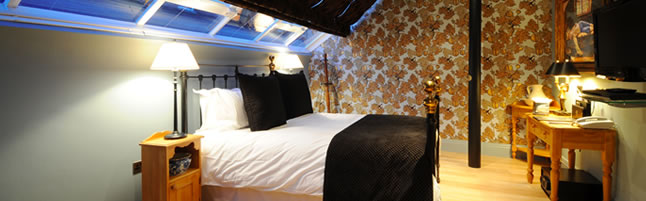 Velvet Reviews; Manchester, UK